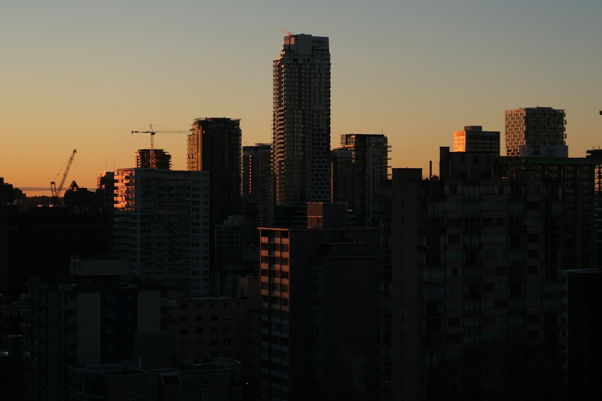 Canadians Flee In Record Volumes—A Warning Seen Only Twice Before ...