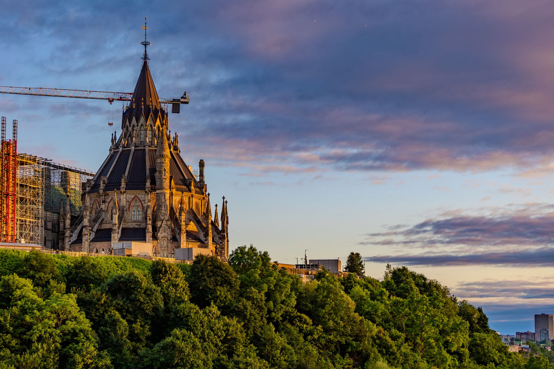Canada Taps Leveraged Hedge Funds For Over 40% of New Debt, Warns BoC ...